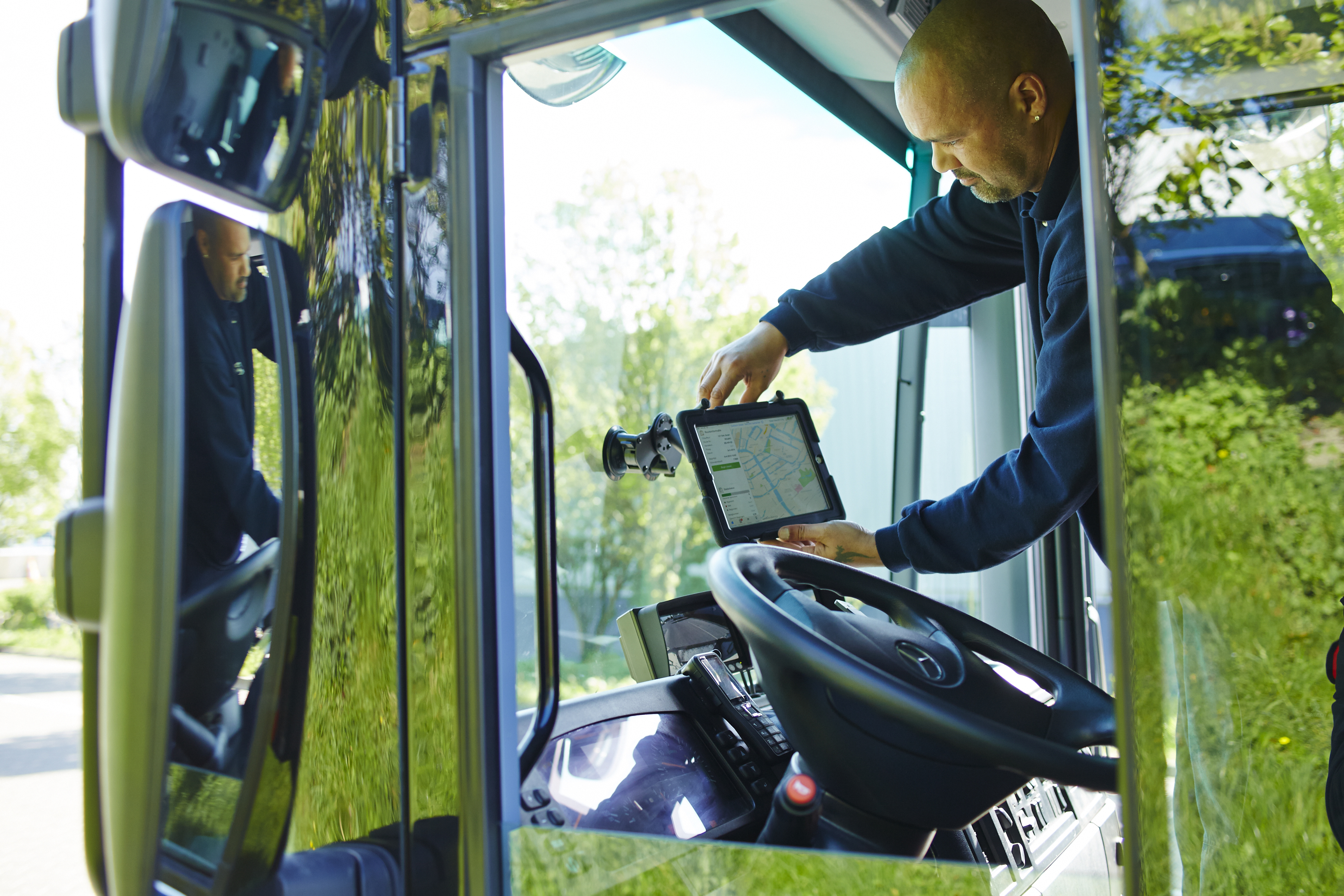 AMCS Mobile in-cab device increases drivers’ safety | AMCS